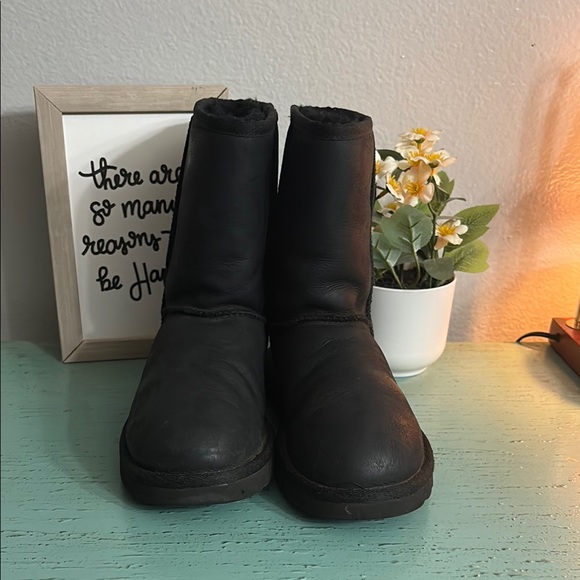 UGG | Shoes | Black Shearling Lined Ugg Boots Sz 6 Box 46 | Poshmark
